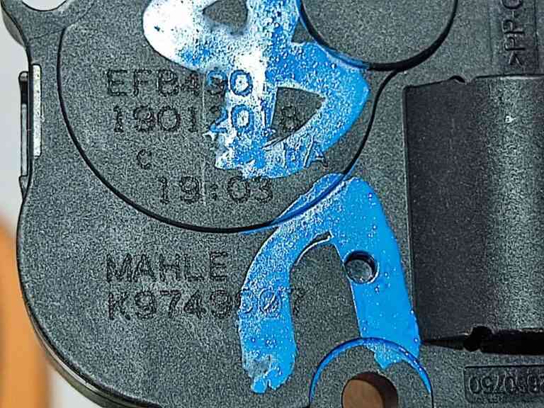 LR066927 The motor of the shutters of the stove LAND ROVER DISCOVERY ...