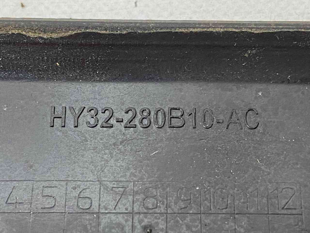 LR083009 Fender molding right Land Rover Discovery 5 used – Used LR.Parts 🛠