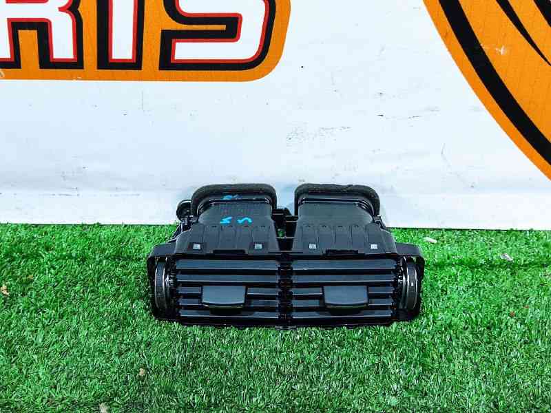 LR087337 Ventilation hole RANGE ROVER SPORT L494 13- Used – Used LR.Parts 🛠