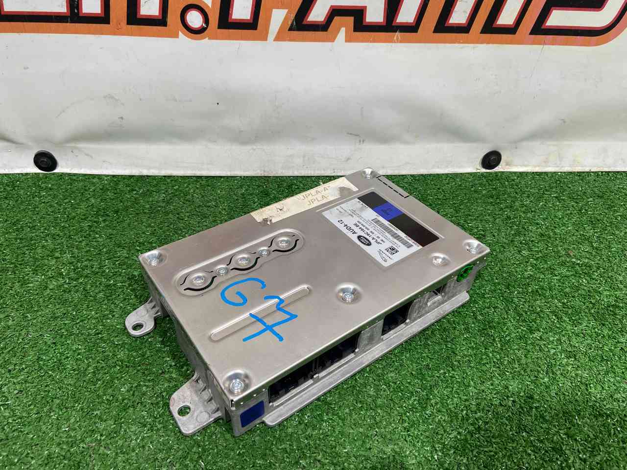 LR098869 Range Rover Sport L494 audio system amplifier (2014-2022) Used