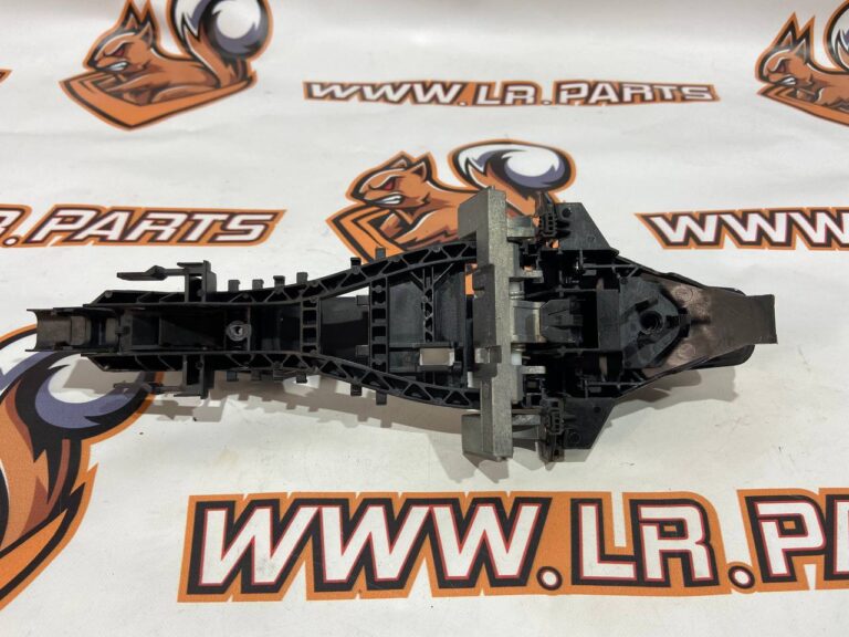 LR108184 rear door handle mounting bracket Land Rover Discovery 5 L462 ...