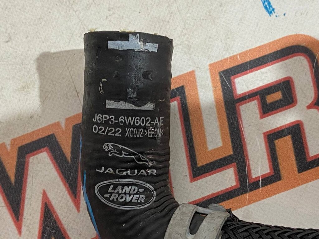 LR121406 Cylinder head pipe to oil cooler Range Rover Sport L494 (2014 ...