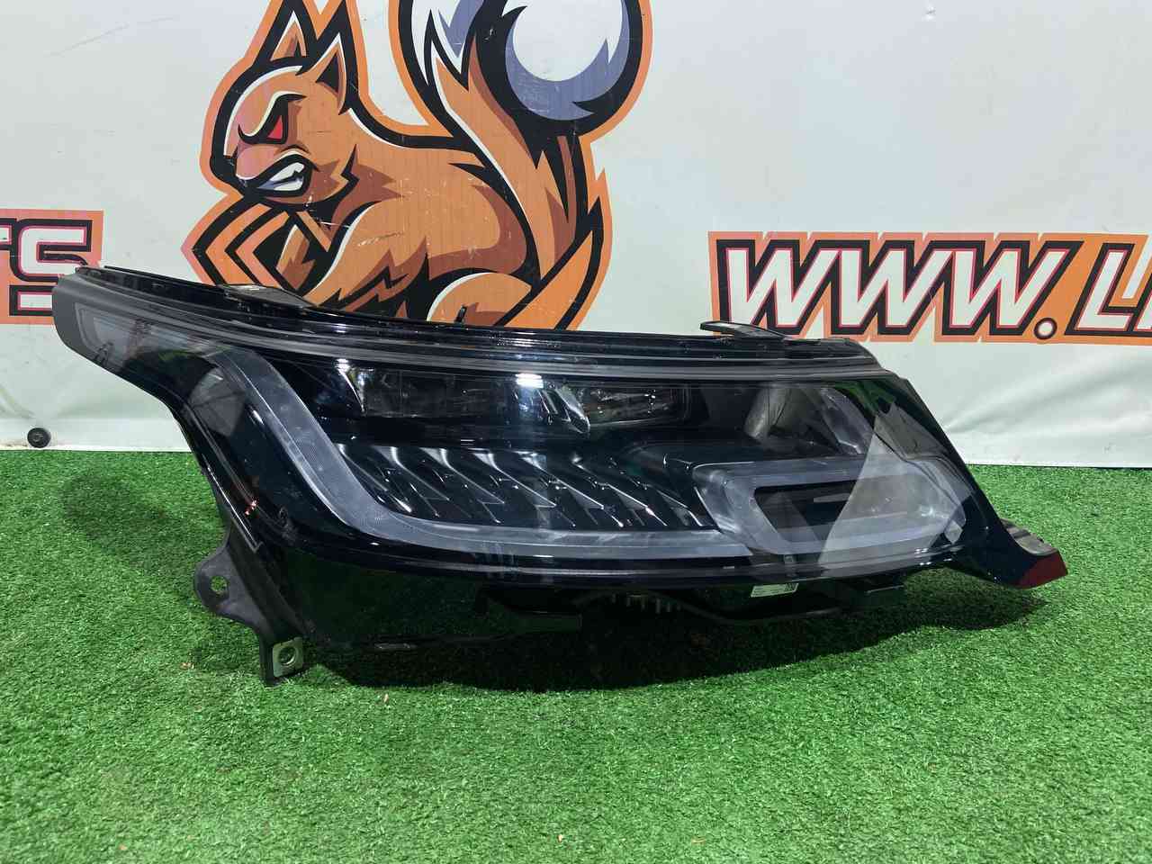 LR169895 Headlight right Range Rover Sport L494 (2014-2022) used