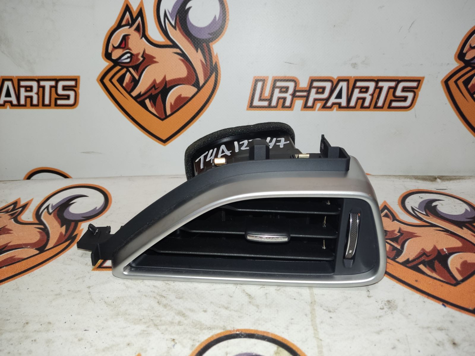 T4A12747 Used JAGUAR F-PACE air deflector with torpedo right – Used LR ...