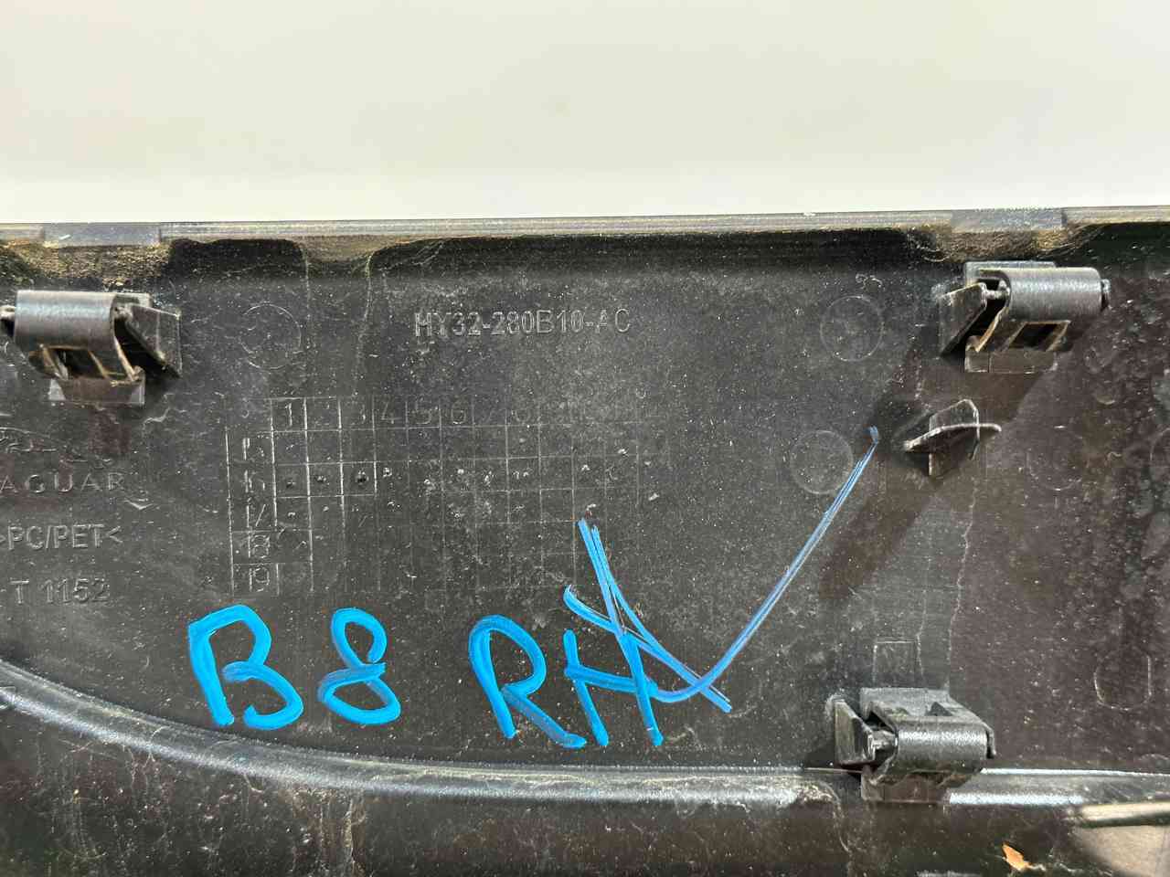 LR083009 Fender molding right Land Rover Discovery 5 used – Used LR.Parts 🛠