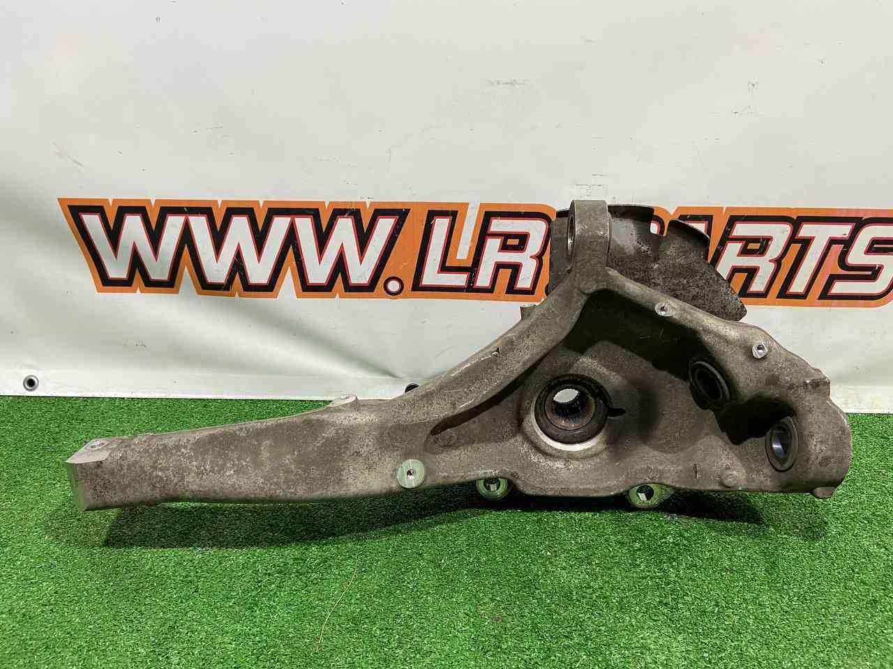 LR146347 Steering knuckle (trunnion) front left Range Rover Sport L494 ...