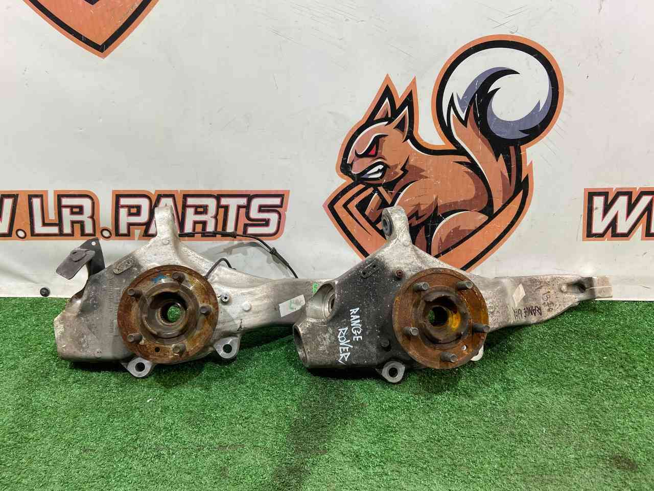 LR146347 Steering knuckle (trunnion) front left Range Rover Sport L494 ...