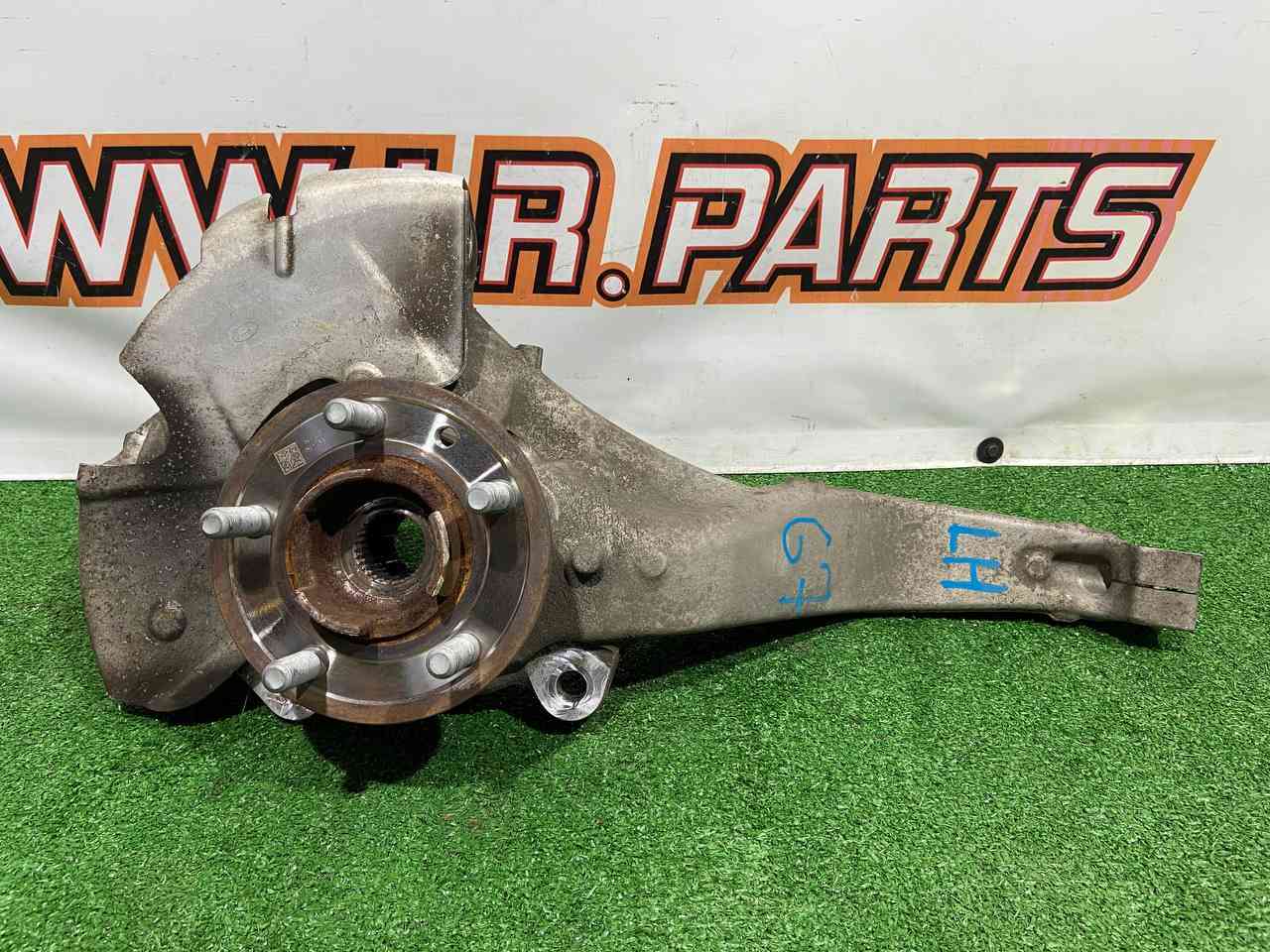 LR146347 Steering knuckle (trunnion) front left Range Rover Sport L494 ...