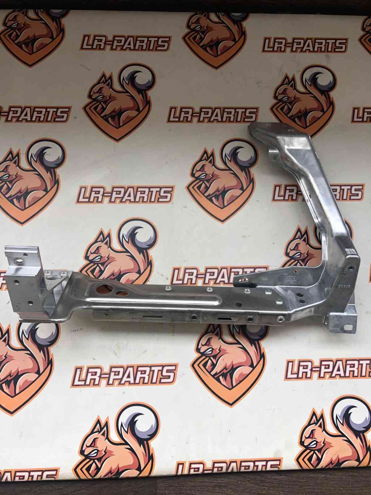 LR152526 Front panel bracket (eyepiece) left RANGE ROVER VELAR – Used ...